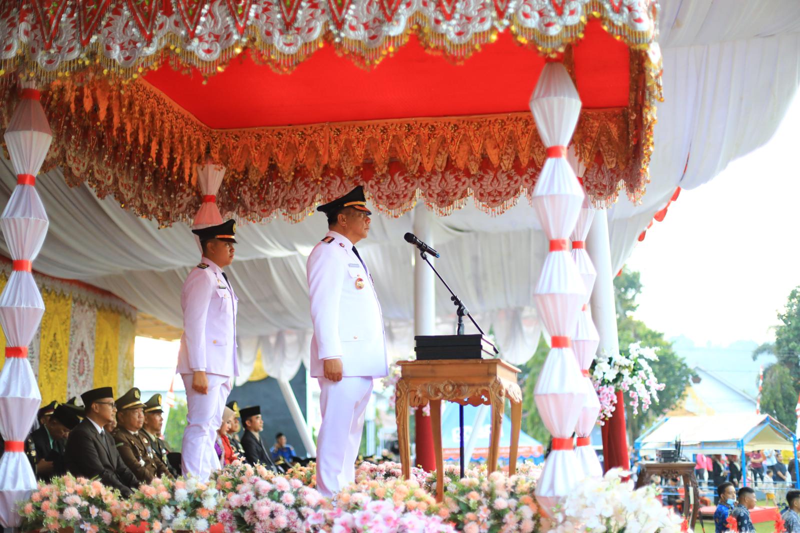 Pj Wali Kota Jadi Irup Penurunan Bendera Merah Putih HUT ke-79 Kemerdekaan RI di Kotamobagu ...